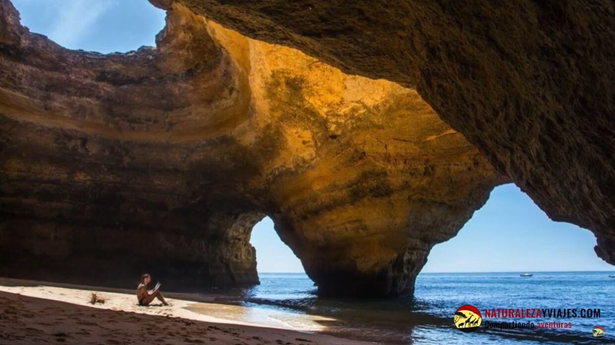 Cómo visitar las Cuevas de Benagil